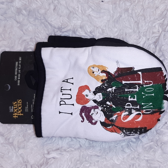 Disney | Kitchen | Disneys Hocus Pocus 2 Pack Mini Oven Mitts | Poshmark